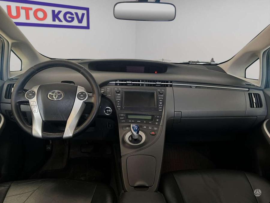 Black Toyota Prius 2011 in Kaunas, with an engine capacity of 1.80 L and mileage of 380 thousand km for 6999 €, photo 12 on AUTOMOTO.COM.LV