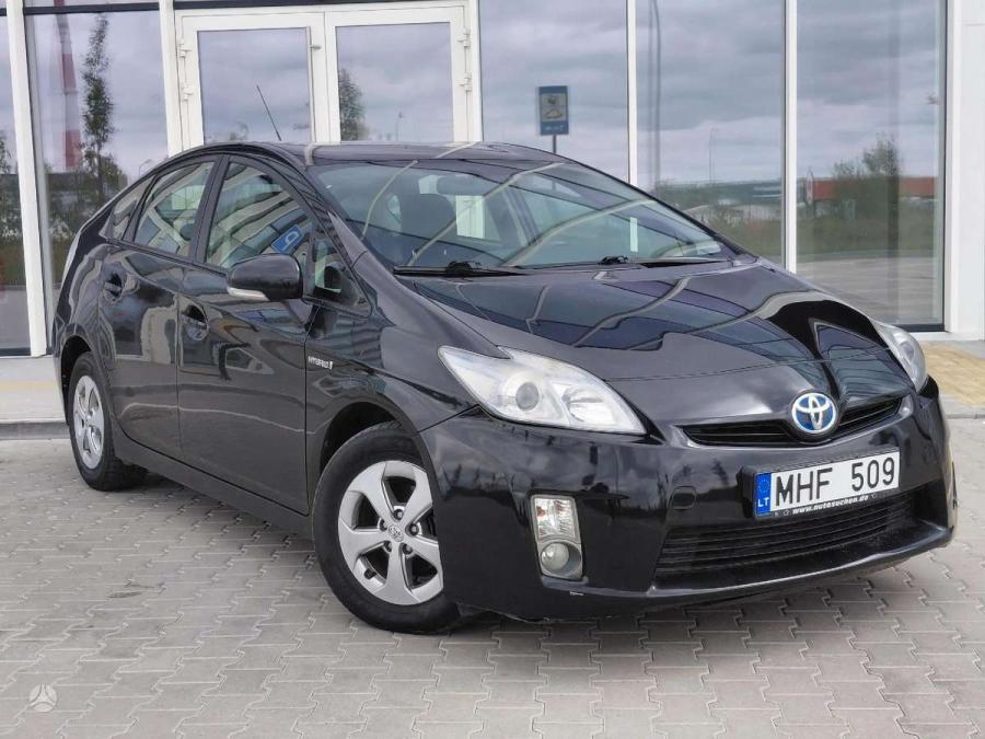 Black Toyota Prius 2012 in Vilnius, with an engine capacity of 1.80 L and mileage of 356 thousand km for 6250 €, photo 1 on AUTOMOTO.COM.LV