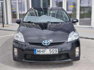 Black Toyota Prius 2012 in Vilnius, with an engine capacity of 1.80 L and mileage of 356 thousand km for 6250 €, photo 2 on AUTOMOTO.COM.LV