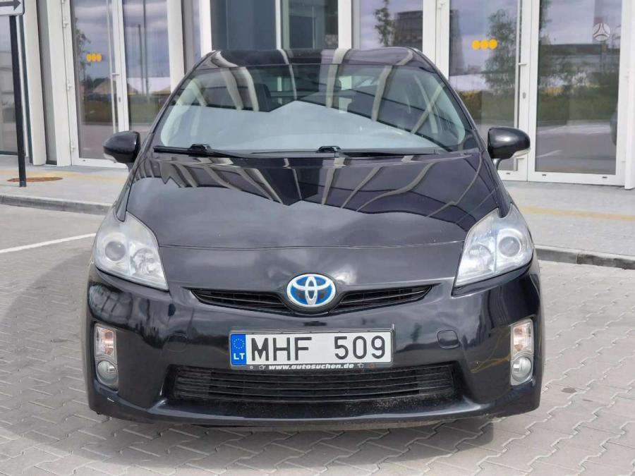 Black Toyota Prius 2012 in Vilnius, with an engine capacity of 1.80 L and mileage of 356 thousand km for 6250 €, photo 2 on AUTOMOTO.COM.LV