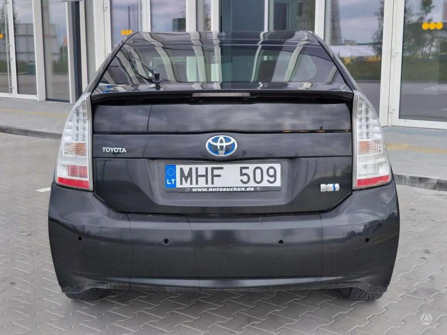 Black Toyota Prius 2012 in Vilnius, with an engine capacity of 1.80 L and mileage of 356 thousand km for 6250 €, photo 5 on AUTOMOTO.COM.LV