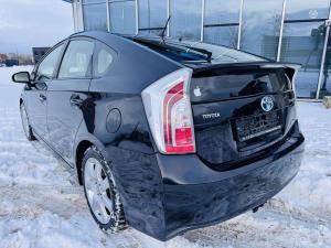 Black Toyota Prius 2012 in Siauliai, with an engine capacity of 1.80 L and mileage of 260 thousand km for 7650 €, photo 6 on AUTOMOTO.COM.LV