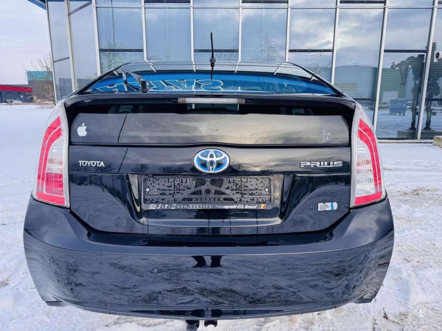 Black Toyota Prius 2012 in Siauliai, with an engine capacity of 1.80 L and mileage of 260 thousand km for 7650 €, photo 8 on AUTOMOTO.COM.LV