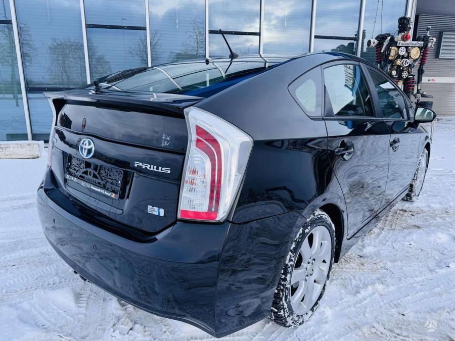 Black Toyota Prius 2012 in Siauliai, with an engine capacity of 1.80 L and mileage of 260 thousand km for 7650 €, photo 9 on AUTOMOTO.COM.LV