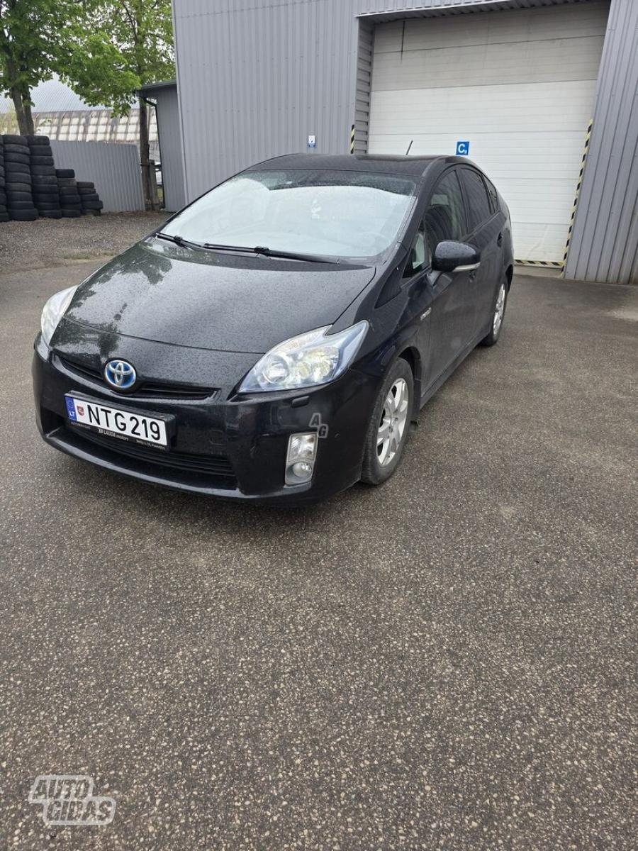 Black Toyota Prius 2012 in Panevezys, with an engine capacity of 1.80 L and mileage of 266 thousand km for 4999 €, photo 1 on AUTOMOTO.COM.LV
