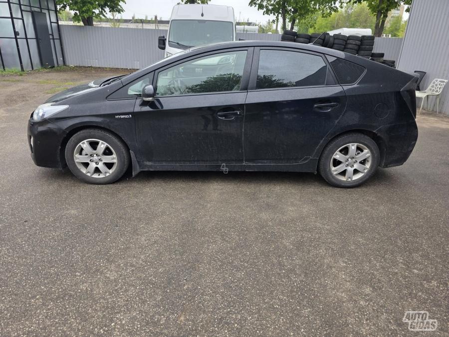 Black Toyota Prius 2012 in Panevezys, with an engine capacity of 1.80 L and mileage of 266 thousand km for 4999 €, photo 4 on AUTOMOTO.COM.LV