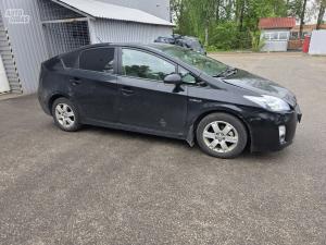 Black Toyota Prius 2012 in Panevezys, with an engine capacity of 1.80 L and mileage of 266 thousand km for 4999 €, photo 6 on AUTOMOTO.COM.LV