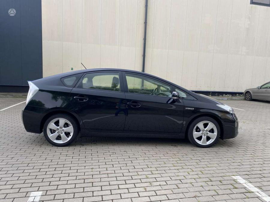 Melns Toyota Prius 2012 Viļņa, ar dzinēja tilpumu 1.80 L un nobraukumu 292 tūkst. km par 8800 €, foto 6 vietnē AUTOMOTO.COM.LV