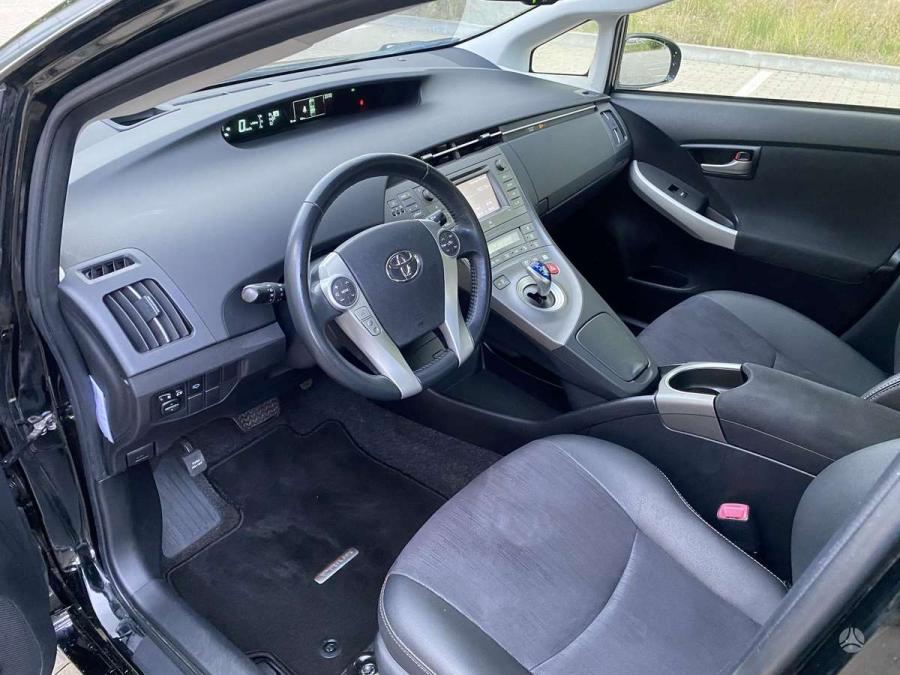 Melns Toyota Prius 2012 Viļņa, ar dzinēja tilpumu 1.80 L un nobraukumu 292 tūkst. km par 8800 €, foto 13 vietnē AUTOMOTO.COM.LV