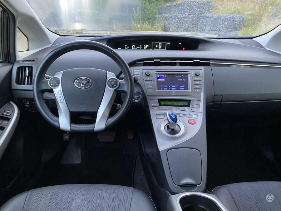 Melns Toyota Prius 2012 Viļņa, ar dzinēja tilpumu 1.80 L un nobraukumu 292 tūkst. km par 8800 €, foto 15 vietnē AUTOMOTO.COM.LV