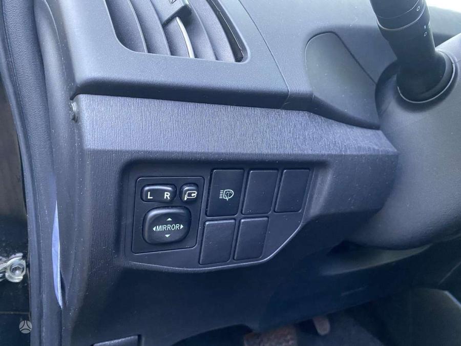Melns Toyota Prius 2012 Viļņa, ar dzinēja tilpumu 1.80 L un nobraukumu 292 tūkst. km par 8800 €, foto 29 vietnē AUTOMOTO.COM.LV