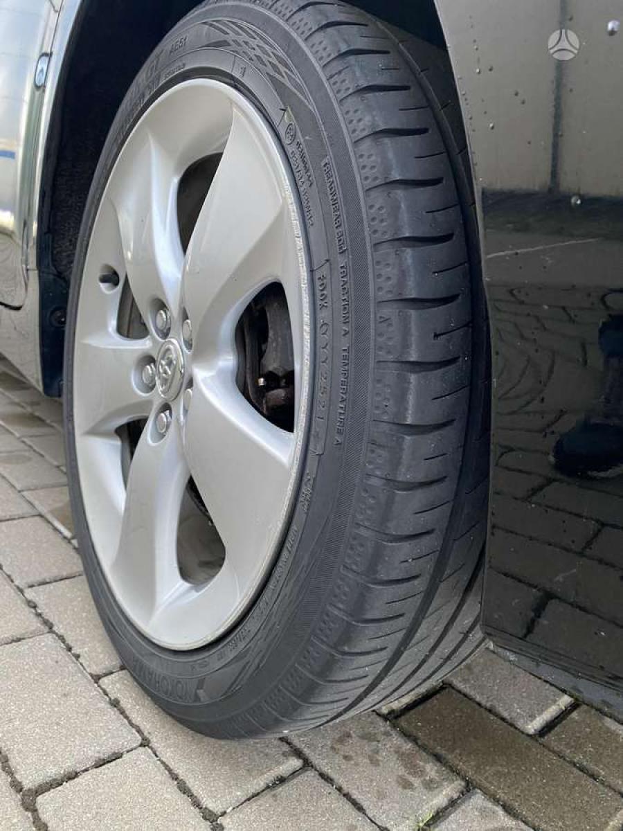 Melns Toyota Prius 2012 Viļņa, ar dzinēja tilpumu 1.80 L un nobraukumu 292 tūkst. km par 8800 €, foto 34 vietnē AUTOMOTO.COM.LV