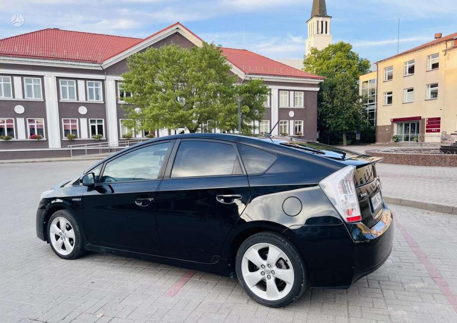Melns Toyota Prius 2012 Kretinga, ar dzinēja tilpumu 1.80 L un nobraukumu 318 tūkst. km par 6999 €, foto 3 vietnē AUTOMOTO.COM.LV