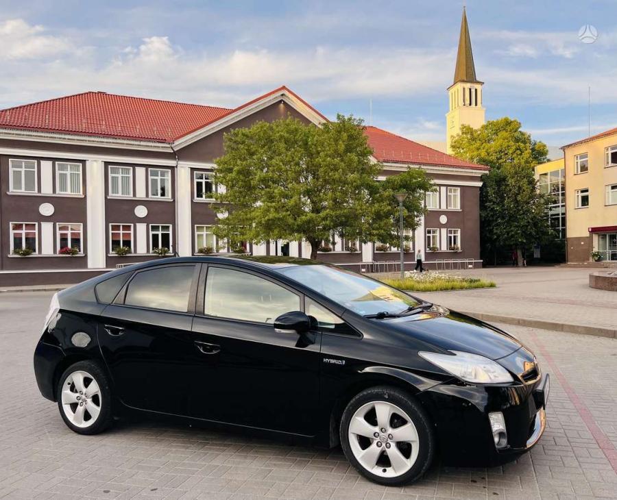 Melns Toyota Prius 2012 Kretinga, ar dzinēja tilpumu 1.80 L un nobraukumu 318 tūkst. km par 6999 €, foto 5 vietnē AUTOMOTO.COM.LV