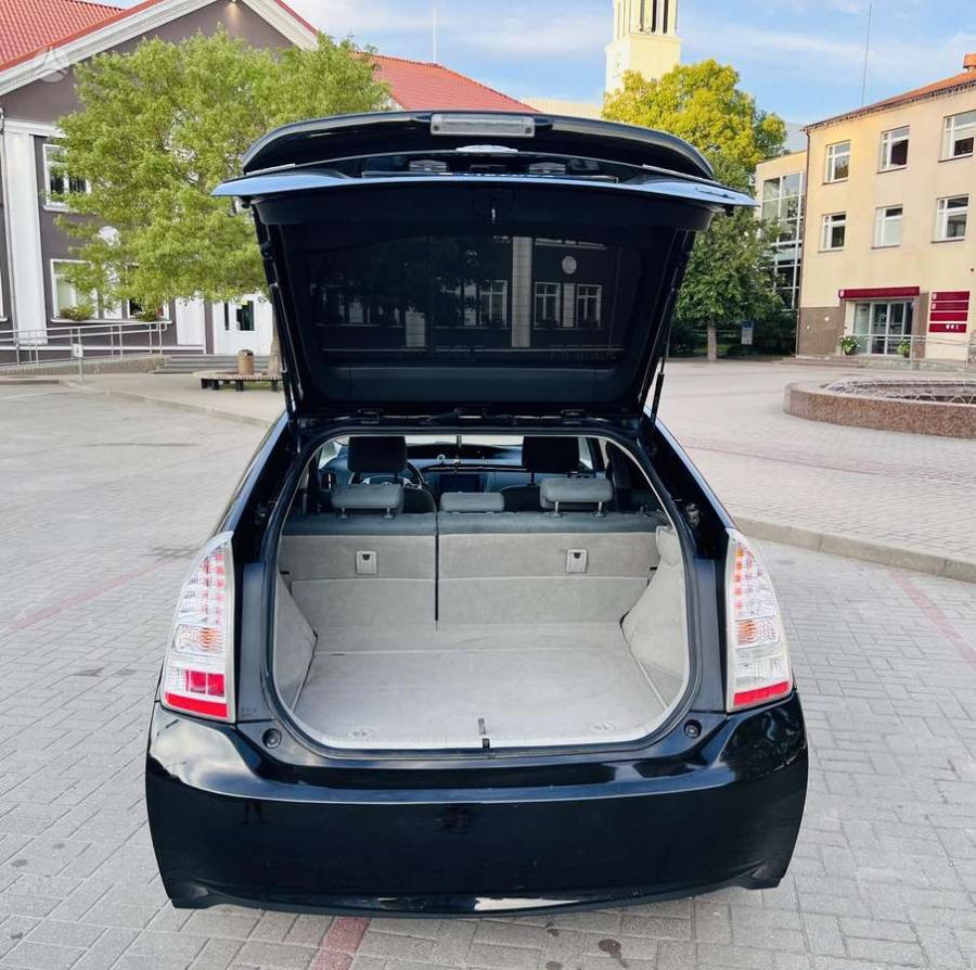 Melns Toyota Prius 2012 Kretinga, ar dzinēja tilpumu 1.80 L un nobraukumu 318 tūkst. km par 6999 €, foto 8 vietnē AUTOMOTO.COM.LV