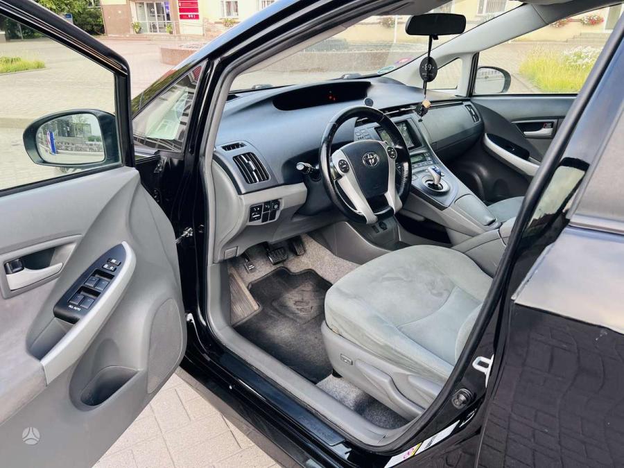 Melns Toyota Prius 2012 Kretinga, ar dzinēja tilpumu 1.80 L un nobraukumu 318 tūkst. km par 6999 €, foto 9 vietnē AUTOMOTO.COM.LV