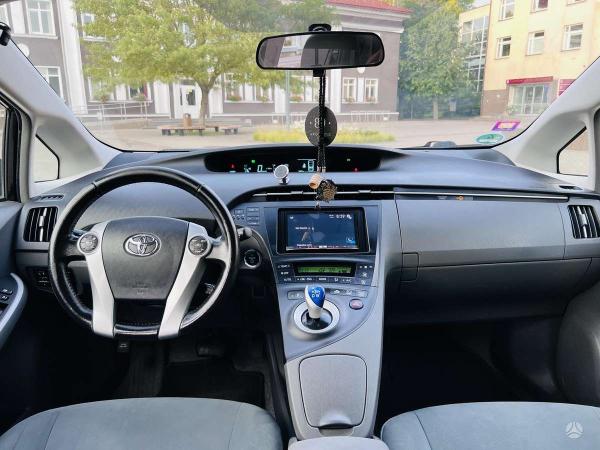 Melns Toyota Prius 2012 Kretinga, ar dzinēja tilpumu 1.80 L un nobraukumu 318 tūkst. km par 6999 €, foto 9 vietnē AUTOMOTO.COM.LV