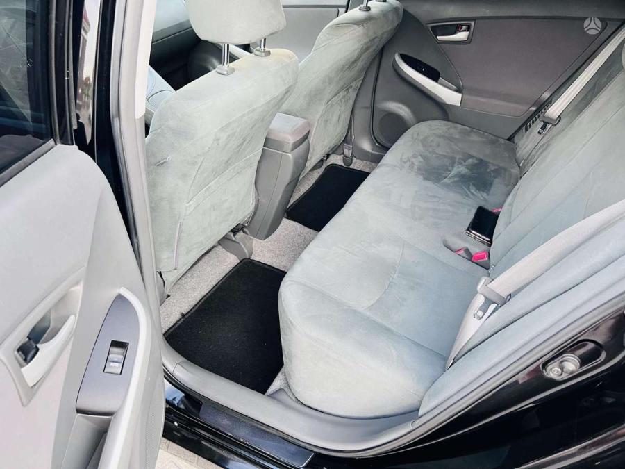 Melns Toyota Prius 2012 Kretinga, ar dzinēja tilpumu 1.80 L un nobraukumu 318 tūkst. km par 6999 €, foto 12 vietnē AUTOMOTO.COM.LV