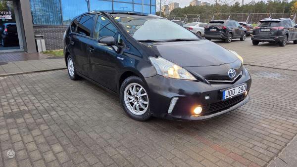 Melns Toyota Prius 2013 Viļņa, ar dzinēja tilpumu 1.80 L un nobraukumu 300 tūkst. km par 5700 €, foto 2 vietnē AUTOMOTO.COM.LV