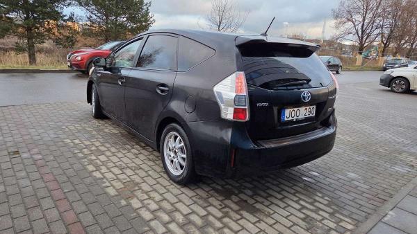 Melns Toyota Prius 2013 Viļņa, ar dzinēja tilpumu 1.80 L un nobraukumu 300 tūkst. km par 5700 €, foto 3 vietnē AUTOMOTO.COM.LV