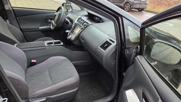 Melns Toyota Prius 2013 Viļņa, ar dzinēja tilpumu 1.80 L un nobraukumu 300 tūkst. km par 5700 €, foto 5 vietnē AUTOMOTO.COM.LV