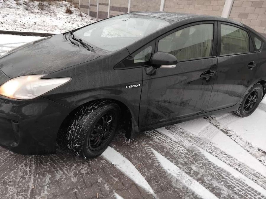 Melns Toyota Prius 2013 Viļņa, ar dzinēja tilpumu 1.80 L un nobraukumu 361 tūkst. km par 4999 €, foto 4 vietnē AUTOMOTO.COM.LV