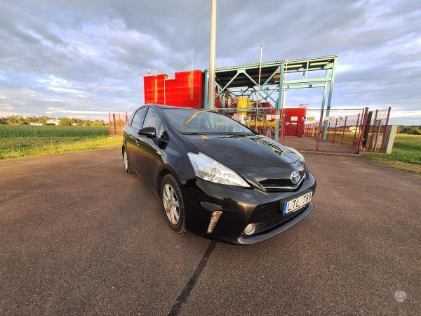 Black Toyota Prius 2013 in Vilnius, with an engine capacity of 1.80 L and mileage of 200 thousand km for 7500 €, photo 1 on AUTOMOTO.COM.LV