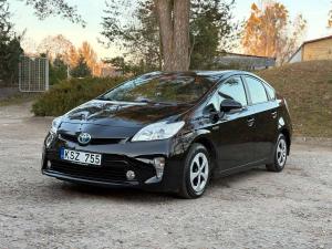 Black Toyota Prius 2014 in Birstonas, with an engine capacity of 1.80 L and mileage of 299 thousand km for 6900 €, photo 4 on AUTOMOTO.COM.LV
