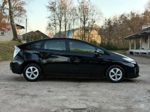 Black Toyota Prius 2014 in Birstonas, with an engine capacity of 1.80 L and mileage of 299 thousand km for 6900 €, photo 7 on AUTOMOTO.COM.LV