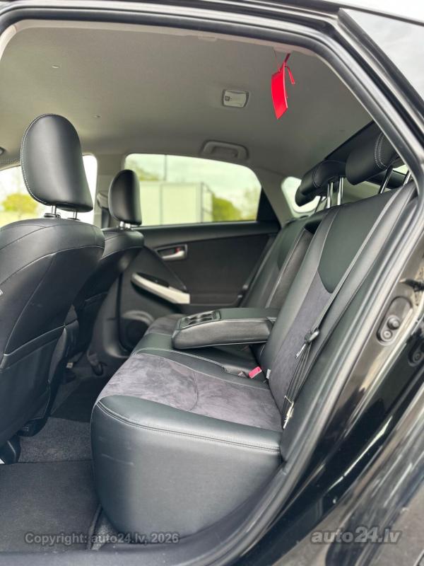 Melns Toyota Prius 2014 Tallina, ar dzinēja tilpumu 1.80 L un nobraukumu 117 tūkst. km par 9490 €, foto 11 vietnē AUTOMOTO.COM.LV