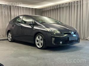 Black Toyota Prius 2014 in Riga, with an engine capacity of 1.80 L and mileage of 267 thousand km for 8490 €, photo 4 on AUTOMOTO.COM.LV