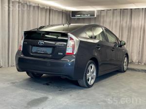 Black Toyota Prius 2014 in Riga, with an engine capacity of 1.80 L and mileage of 267 thousand km for 8490 €, photo 5 on AUTOMOTO.COM.LV