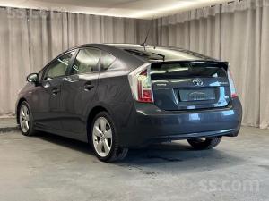 Black Toyota Prius 2014 in Riga, with an engine capacity of 1.80 L and mileage of 267 thousand km for 8490 €, photo 7 on AUTOMOTO.COM.LV