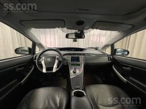 Black Toyota Prius 2014 in Riga, with an engine capacity of 1.80 L and mileage of 267 thousand km for 8490 €, photo 8 on AUTOMOTO.COM.LV