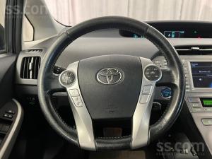 Black Toyota Prius 2014 in Riga, with an engine capacity of 1.80 L and mileage of 267 thousand km for 8490 €, photo 9 on AUTOMOTO.COM.LV