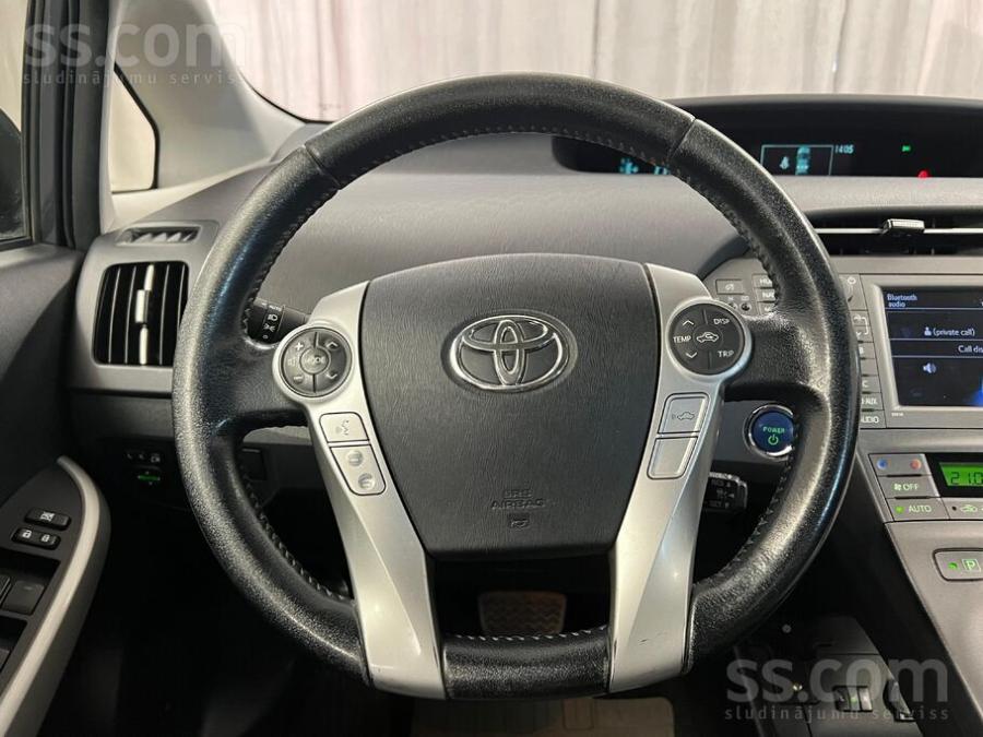 Black Toyota Prius 2014 in Riga, with an engine capacity of 1.80 L and mileage of 267 thousand km for 8490 €, photo 9 on AUTOMOTO.COM.LV