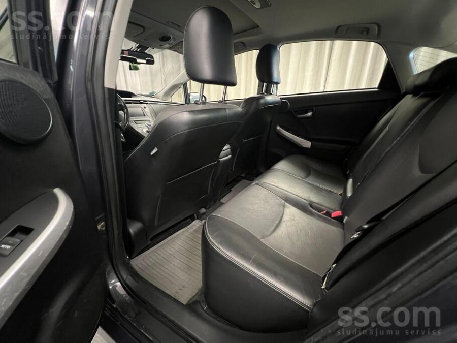 Black Toyota Prius 2014 in Riga, with an engine capacity of 1.80 L and mileage of 267 thousand km for 8490 €, photo 10 on AUTOMOTO.COM.LV