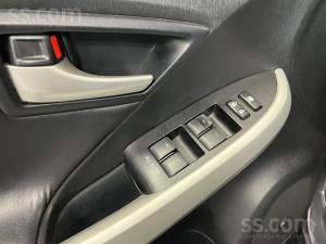 Black Toyota Prius 2014 in Riga, with an engine capacity of 1.80 L and mileage of 267 thousand km for 8490 €, photo 18 on AUTOMOTO.COM.LV