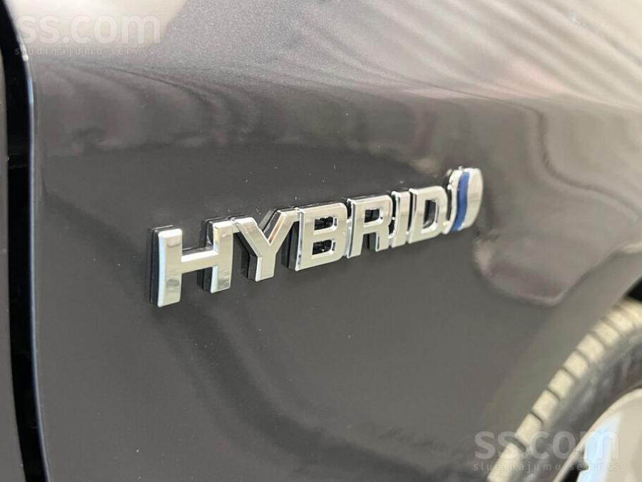 Black Toyota Prius 2014 in Riga, with an engine capacity of 1.80 L and mileage of 267 thousand km for 8490 €, photo 21 on AUTOMOTO.COM.LV