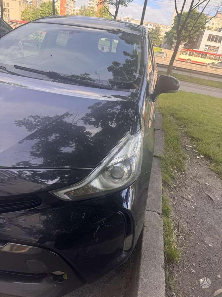 Melns Toyota Prius 2015 Viļņa, ar dzinēja tilpumu 1.80 L un nobraukumu 362 tūkst. km par 8500 €, foto 3 vietnē AUTOMOTO.COM.LV