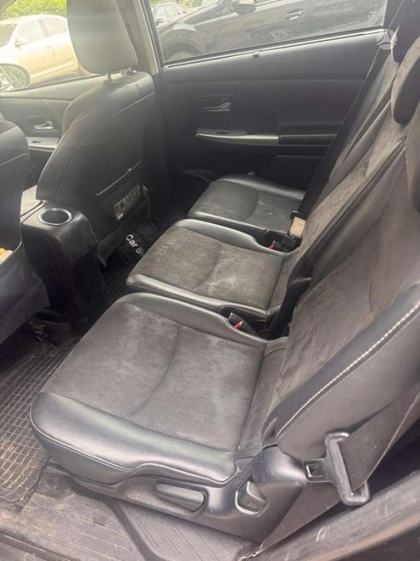 Black Toyota Prius 2015 in Vilnius, with an engine capacity of 1.80 L and mileage of 362 thousand km for 8500 €, photo 4 on AUTOMOTO.COM.LV