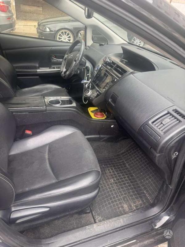 Black Toyota Prius 2015 in Vilnius, with an engine capacity of 1.80 L and mileage of 362 thousand km for 8500 €, photo 5 on AUTOMOTO.COM.LV