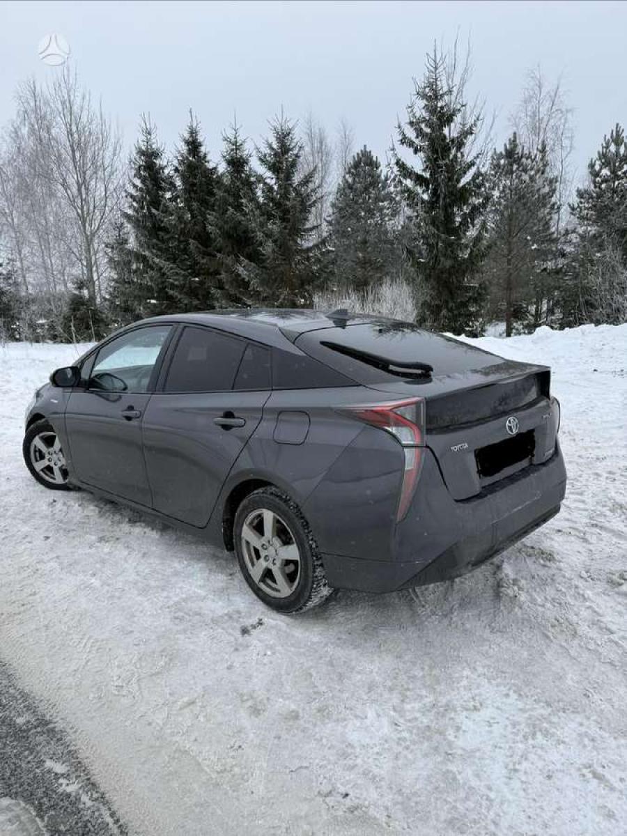 Melns Toyota Prius 2017 Panevēža, ar dzinēja tilpumu 1.80 L un nobraukumu 300 tūkst. km par 9800 €, foto 1 vietnē AUTOMOTO.COM.LV