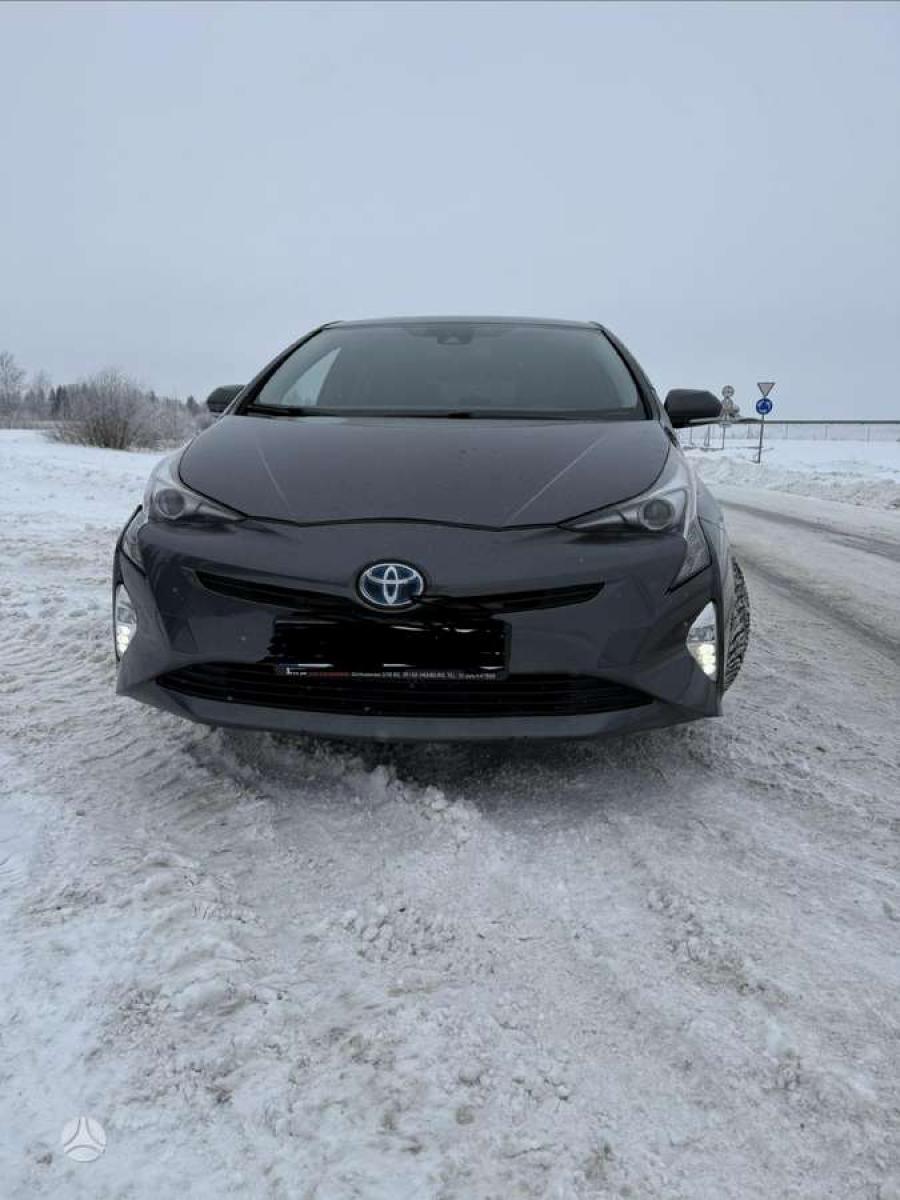 Melns Toyota Prius 2017 Panevēža, ar dzinēja tilpumu 1.80 L un nobraukumu 300 tūkst. km par 9800 €, foto 5 vietnē AUTOMOTO.COM.LV