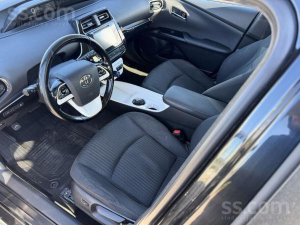 Melns Toyota Prius 2017 Jelgava, ar dzinēja tilpumu 1.80 L un nobraukumu 218 tūkst. km par 11900 €, foto 8 vietnē AUTOMOTO.COM.LV