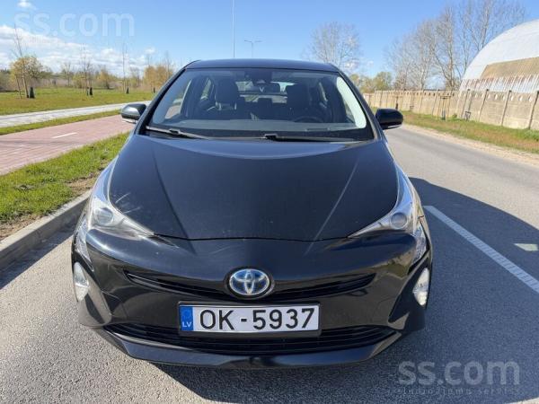 Melns Toyota Prius 2017 Jelgava, ar dzinēja tilpumu 1.80 L un nobraukumu 218 tūkst. km par 11900 €, foto 3 vietnē AUTOMOTO.COM.LV