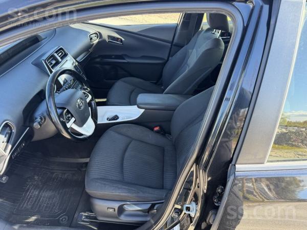 Melns Toyota Prius 2017 Jelgava, ar dzinēja tilpumu 1.80 L un nobraukumu 218 tūkst. km par 11900 €, foto 9 vietnē AUTOMOTO.COM.LV