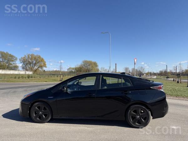 Black Toyota Prius 2017 in Jelgava, with an engine capacity of 1.80 L and mileage of 218 thousand km for 11500 €, photo 7 on AUTOMOTO.COM.LV
