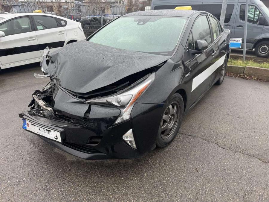 Black Toyota Prius 2018 in Klaipeda, with an engine capacity of 1.80 L and mileage of 67 thousand km for 5500 €, photo 1 on AUTOMOTO.COM.LV