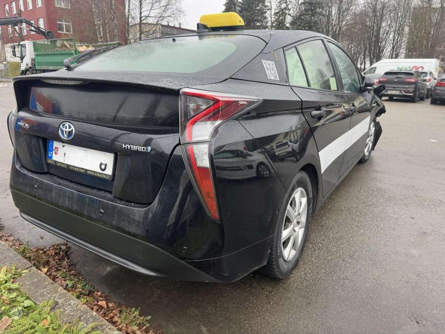 Black Toyota Prius 2018 in Klaipeda, with an engine capacity of 1.80 L and mileage of 67 thousand km for 5500 €, photo 4 on AUTOMOTO.COM.LV